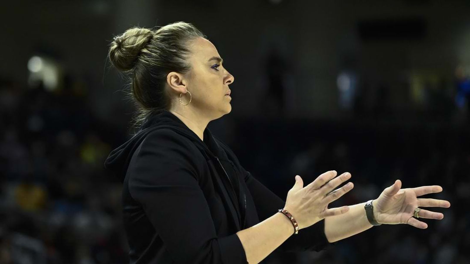 Becky Hammon, Aces to raise banner before Sparks rematch