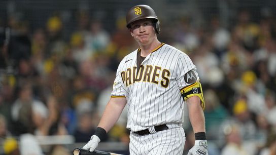 Padres lose 7-2 to Giants in sloppy performance